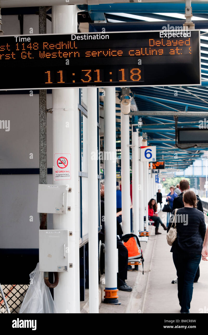 Delayed train sign hi-res stock photography and images - Alamy