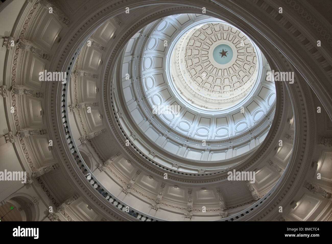Inside us capitol rotunda of us capitol hi-res stock photography and ...