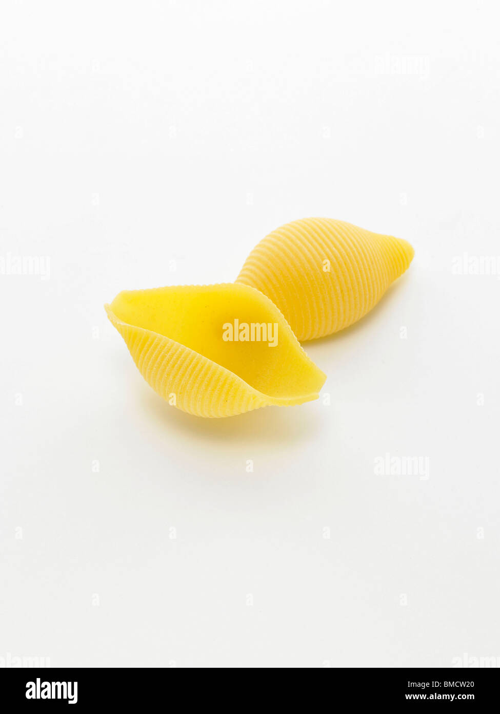 Dried pasta shells hi-res stock photography and images - Alamy