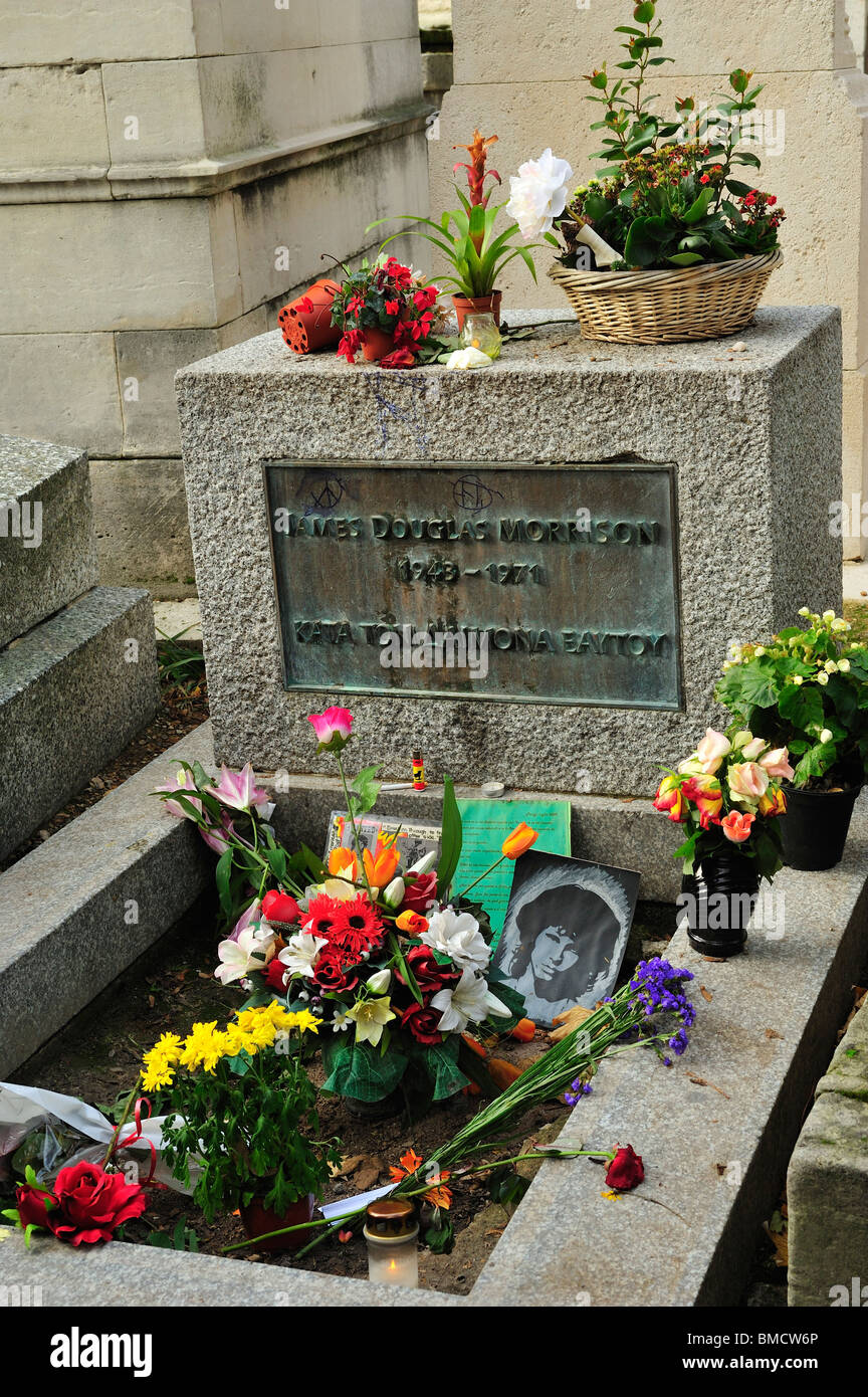 Grave of Jim Morrison, Père-Lachaise Cemetery, Paris, Ile-de-France ...