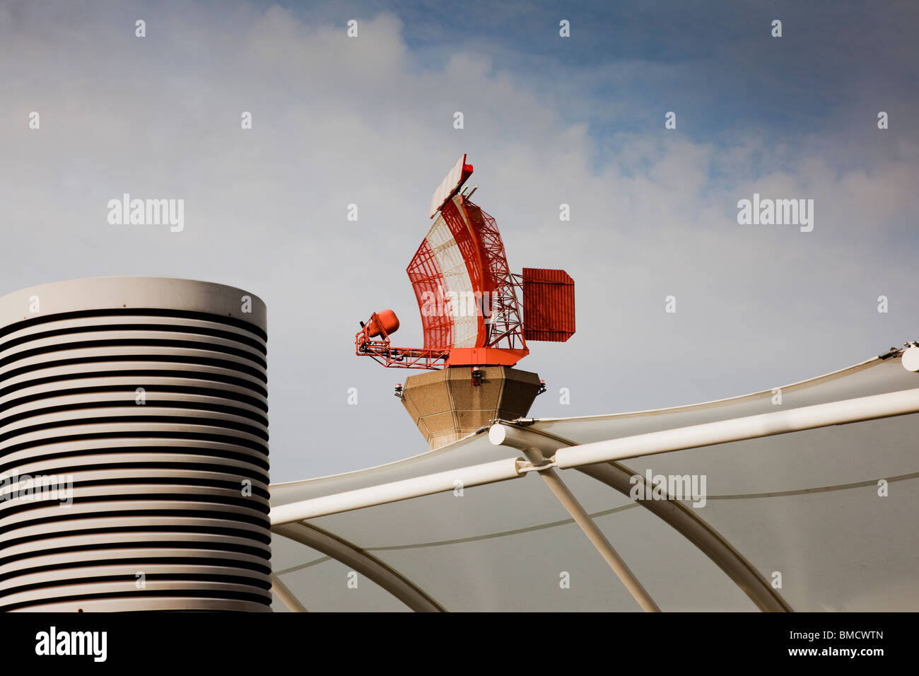 Radar for detecting aircraft landing and taking off at London's ...
