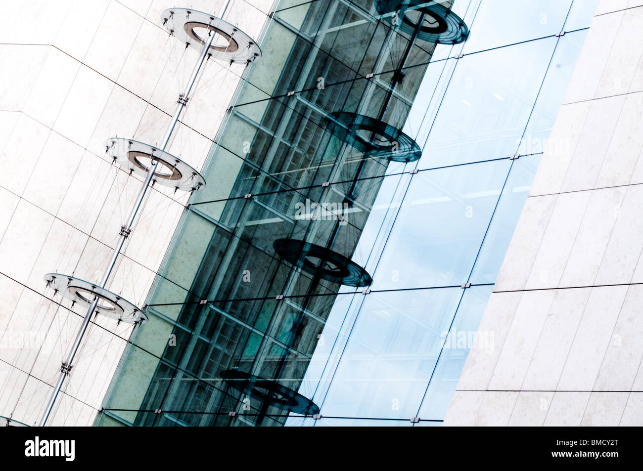 Glass building hi-res stock photography and images - Alamy