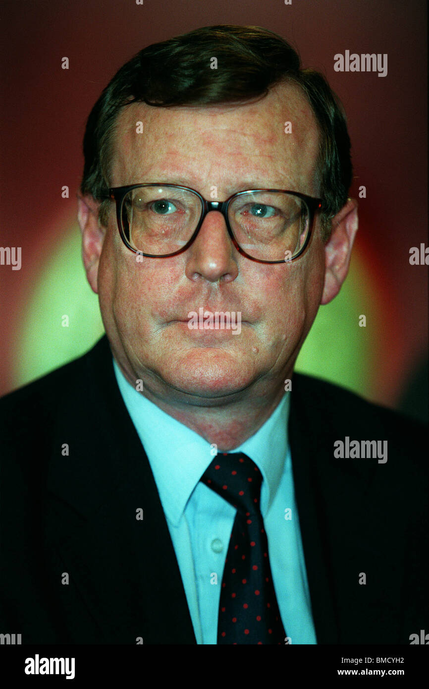 DAVID TRIMBLE FIRST MIN. NORTHERN IRELAND 12 October 1998 Stock Photo ...