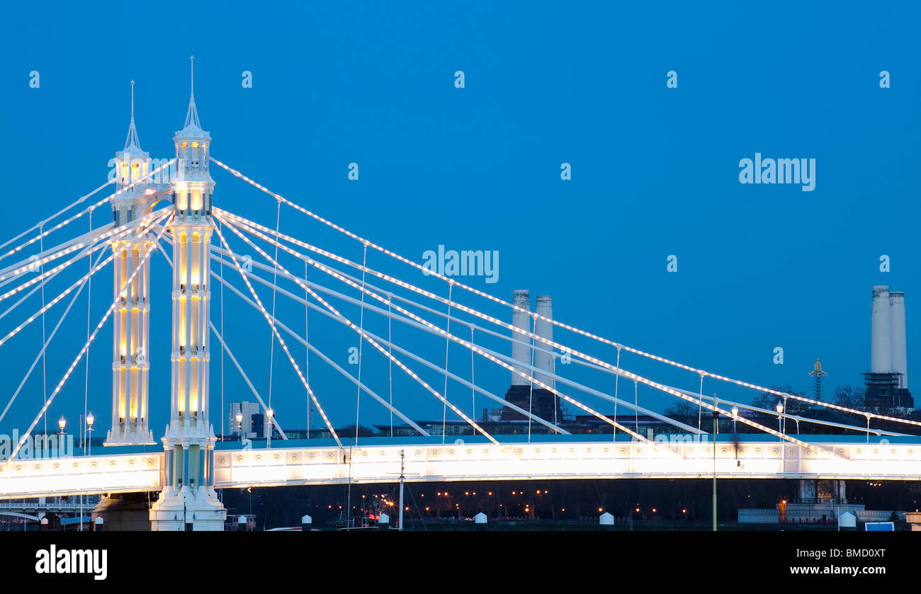 London at night lights hi-res stock photography and images - Alamy