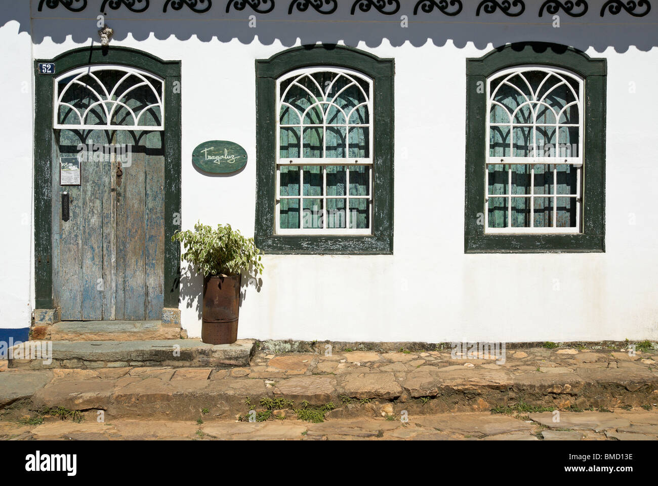 Colonial facade hi-res stock photography and images - Alamy