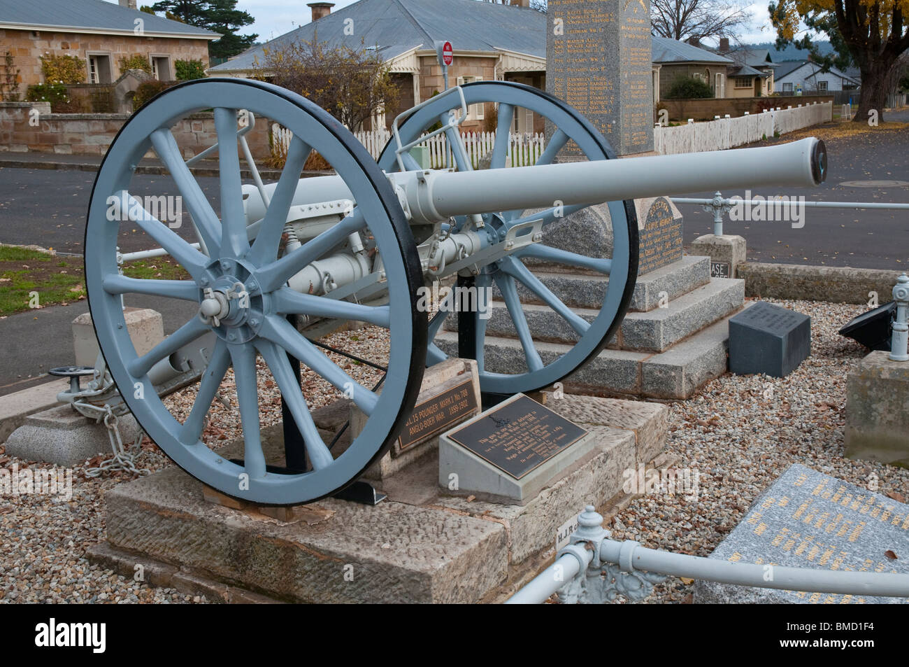 Breech loading hi-res stock photography and images - Alamy