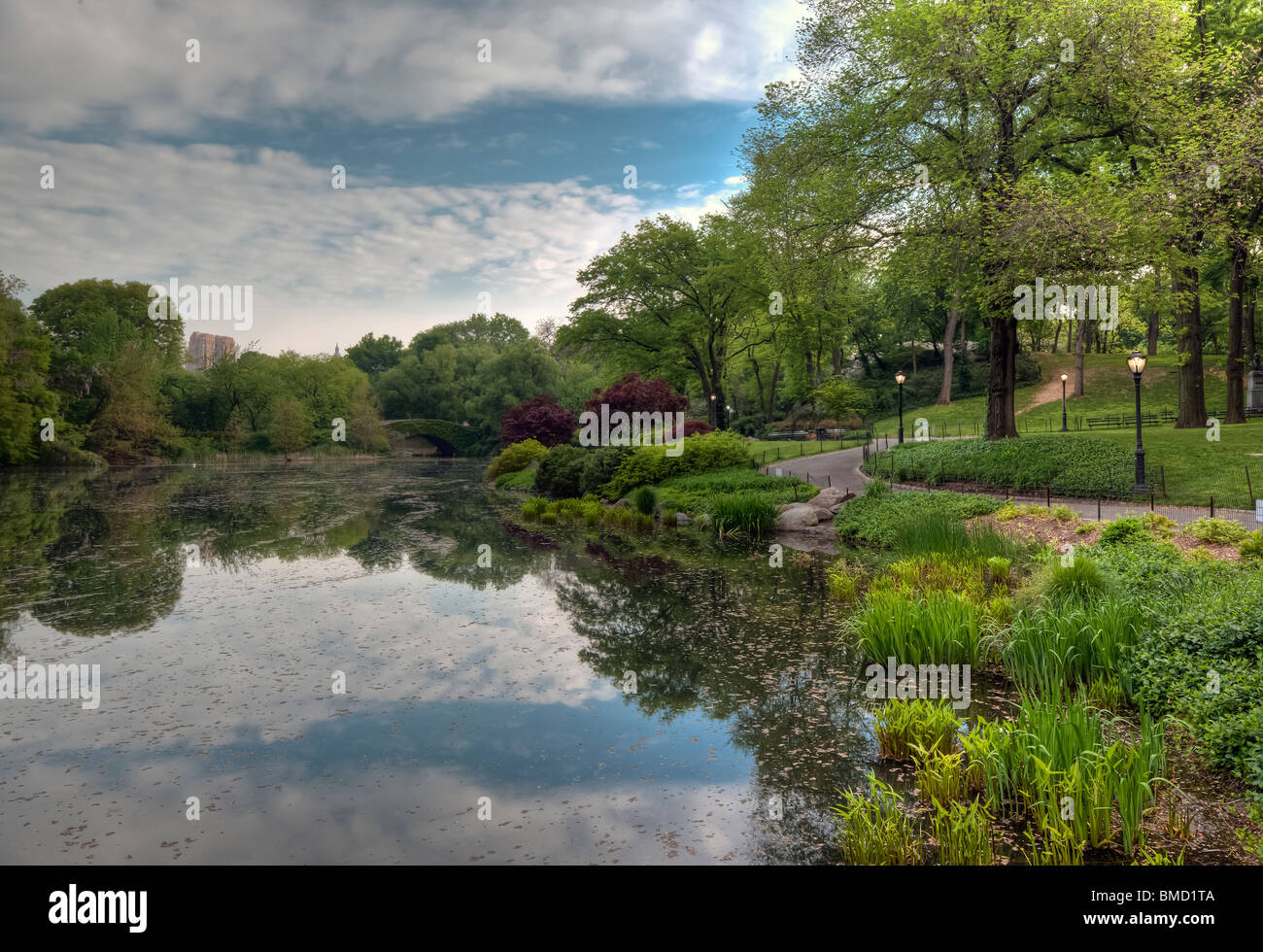 Spring at the pond in Central Park, New York City with Gapstow bridge ...