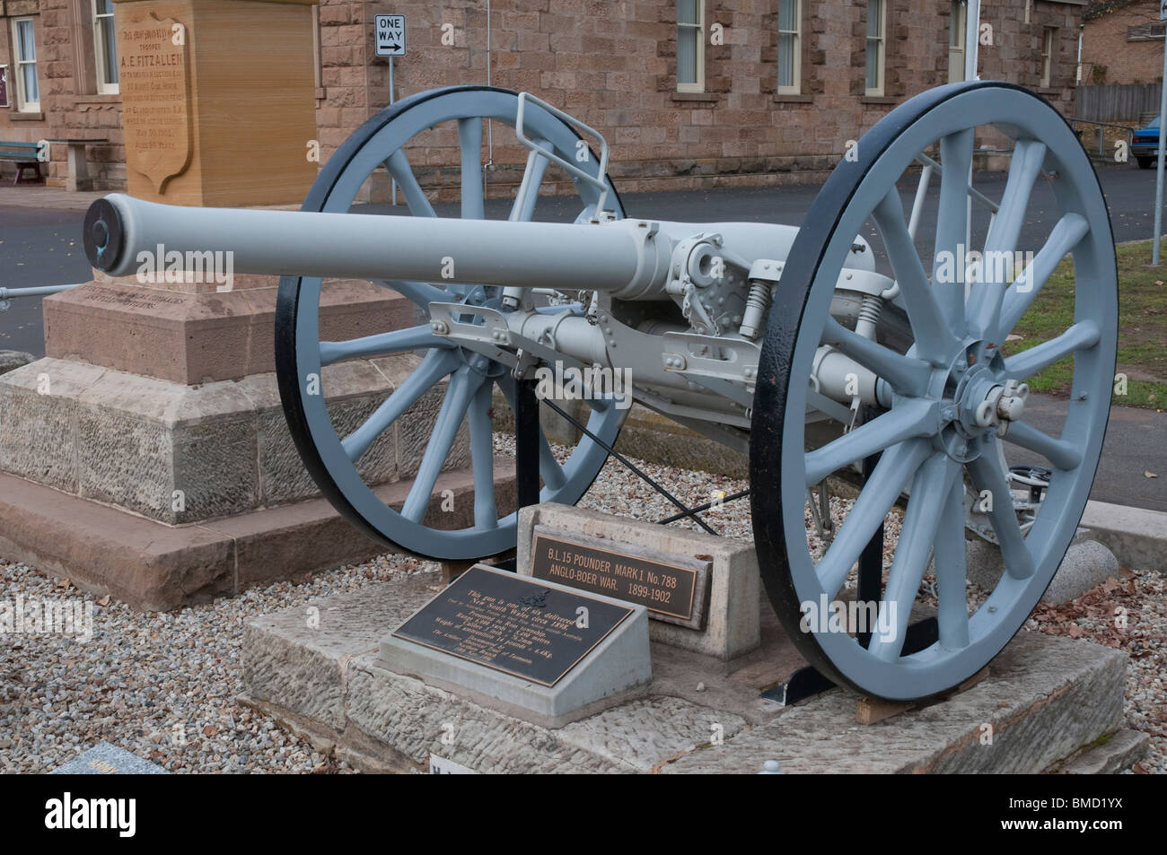 Breech loading hi-res stock photography and images - Alamy