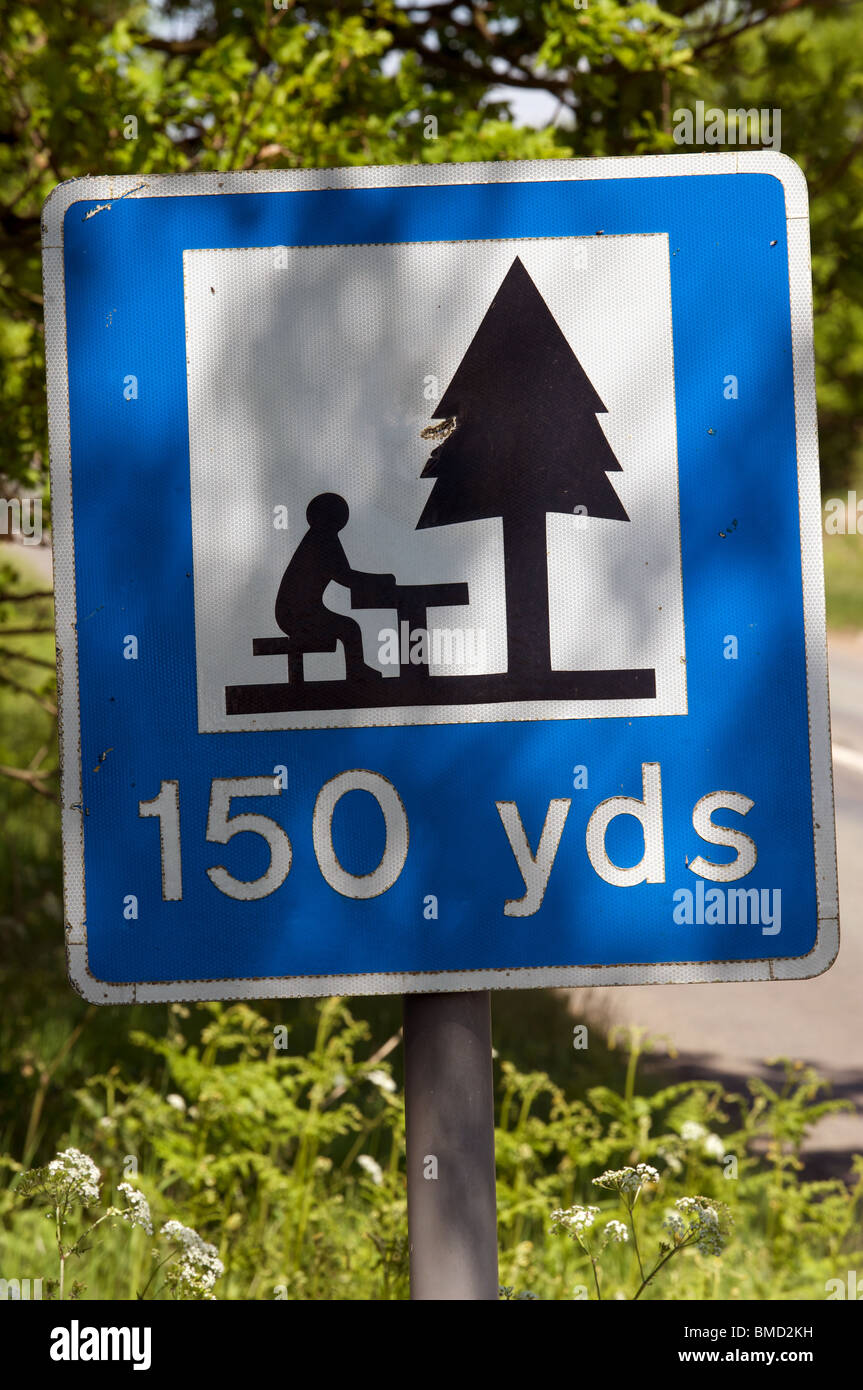 Picnic site road sign Stock Photo - Alamy