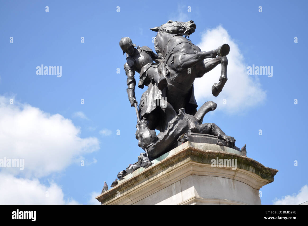 Bronze statue st george dragon hi-res stock photography and images - Alamy