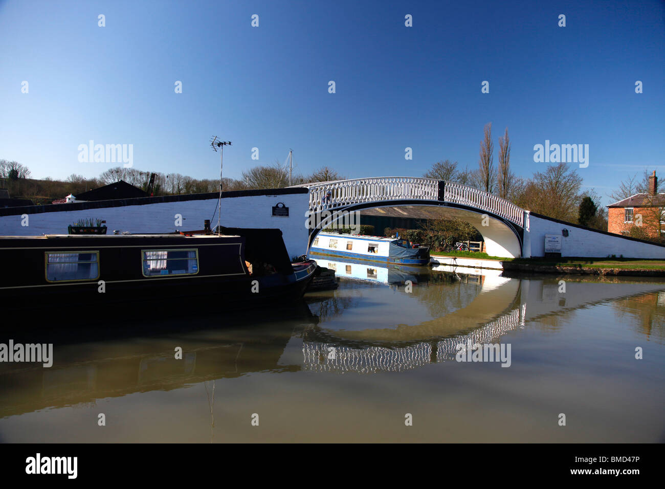 WHITE BRIDGE REFLECTIONS GRAND UNION CANAL NORTHAMPTONSHIRE ENGLAND ...
