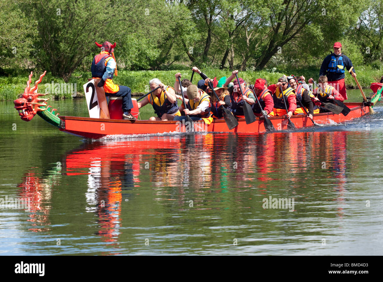 Dragon boat racing hi-res stock photography and images - Alamy