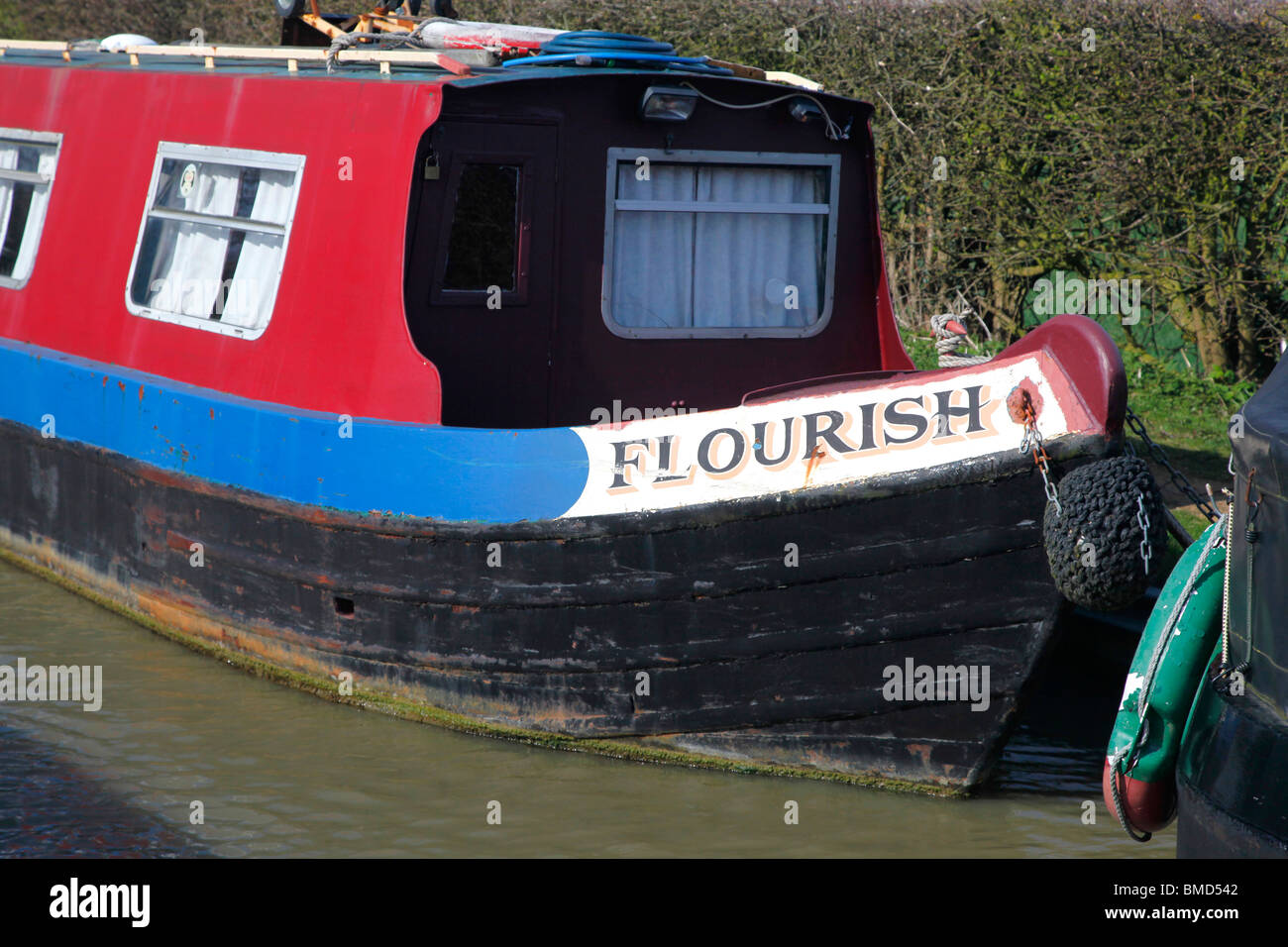 SCRUFFY NARROW BOAT BOW BLISWORTH MARINA NORTHAMP BLISWORTH MARINA ...