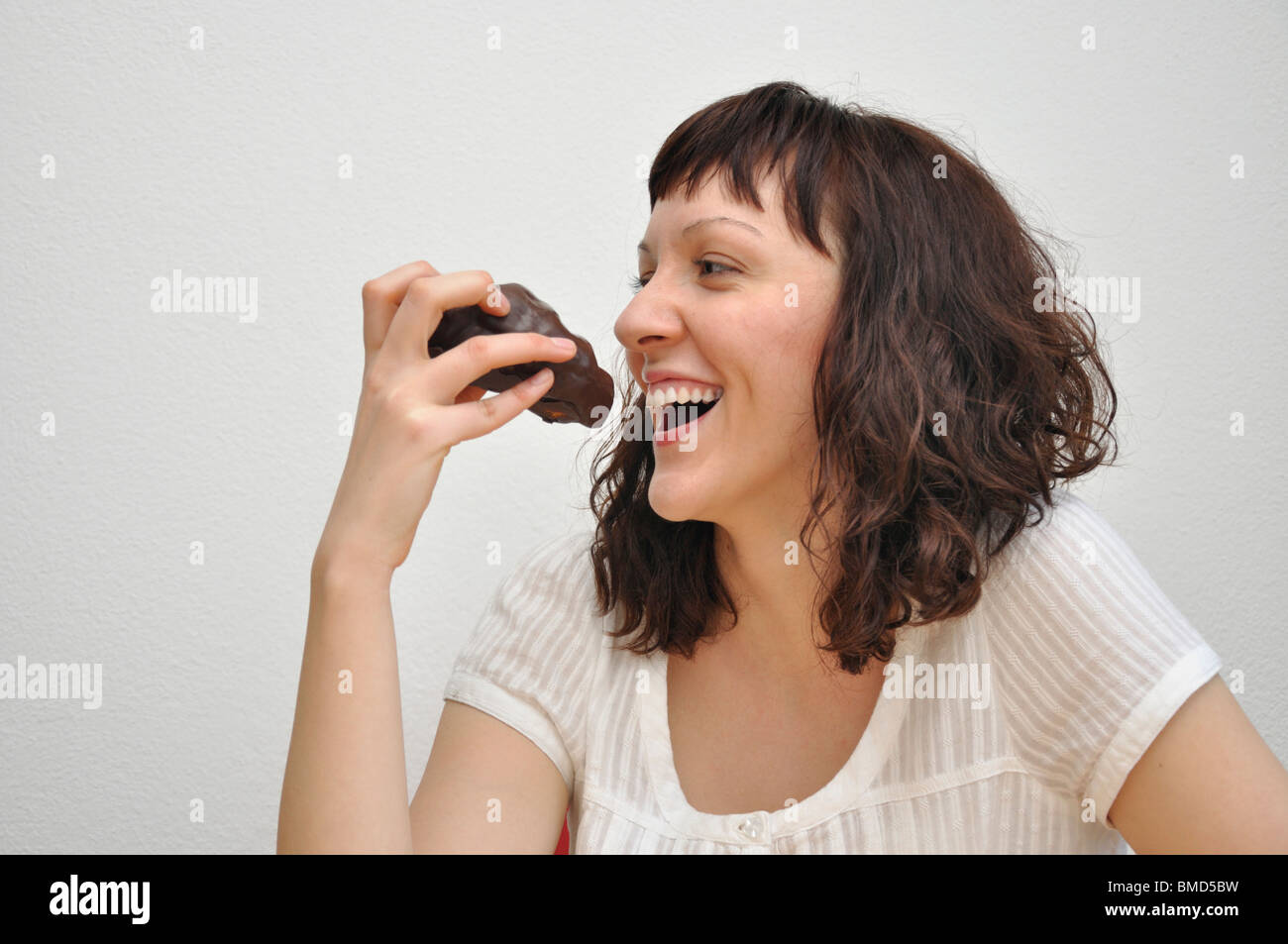 Woman eating chocolate cake Stock Photo - Alamy