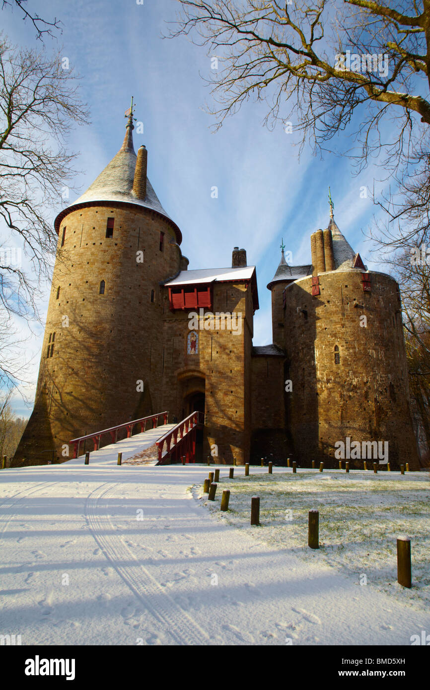 Castell coch hi-res stock photography and images - Alamy