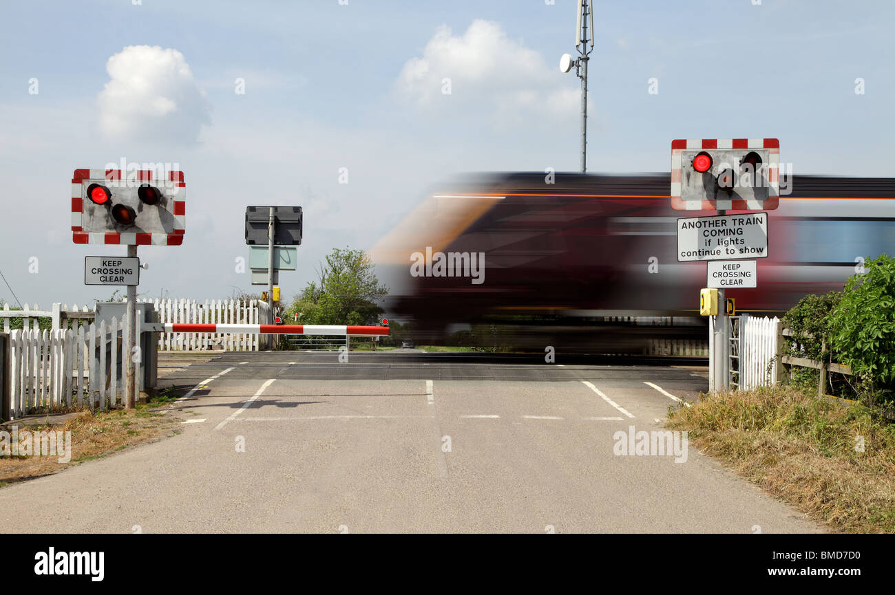 Rail crossing red signals hi-res stock photography and images - Alamy