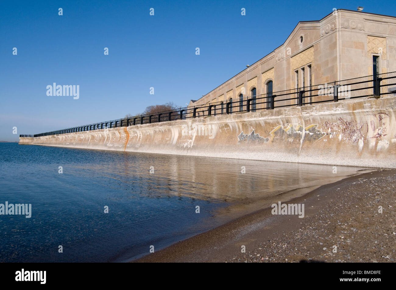 Sea wall concrete hi-res stock photography and images - Alamy