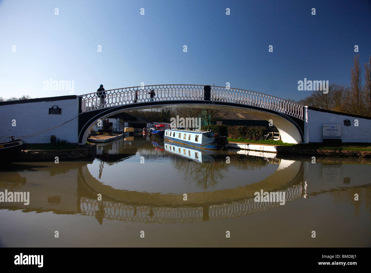 WHITE BRIDGE REFLECTIONS GRAND UNION CANAL NORTHAMPTONSHIRE ENGLAND ...