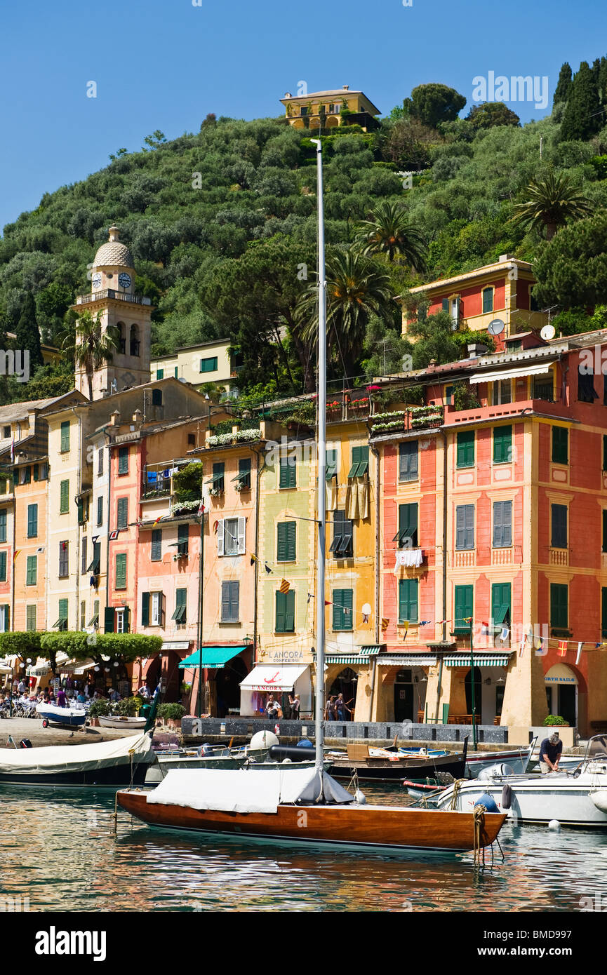 Scenic harbour and colourful buildings, Portofino, Liguria, Italy Stock ...