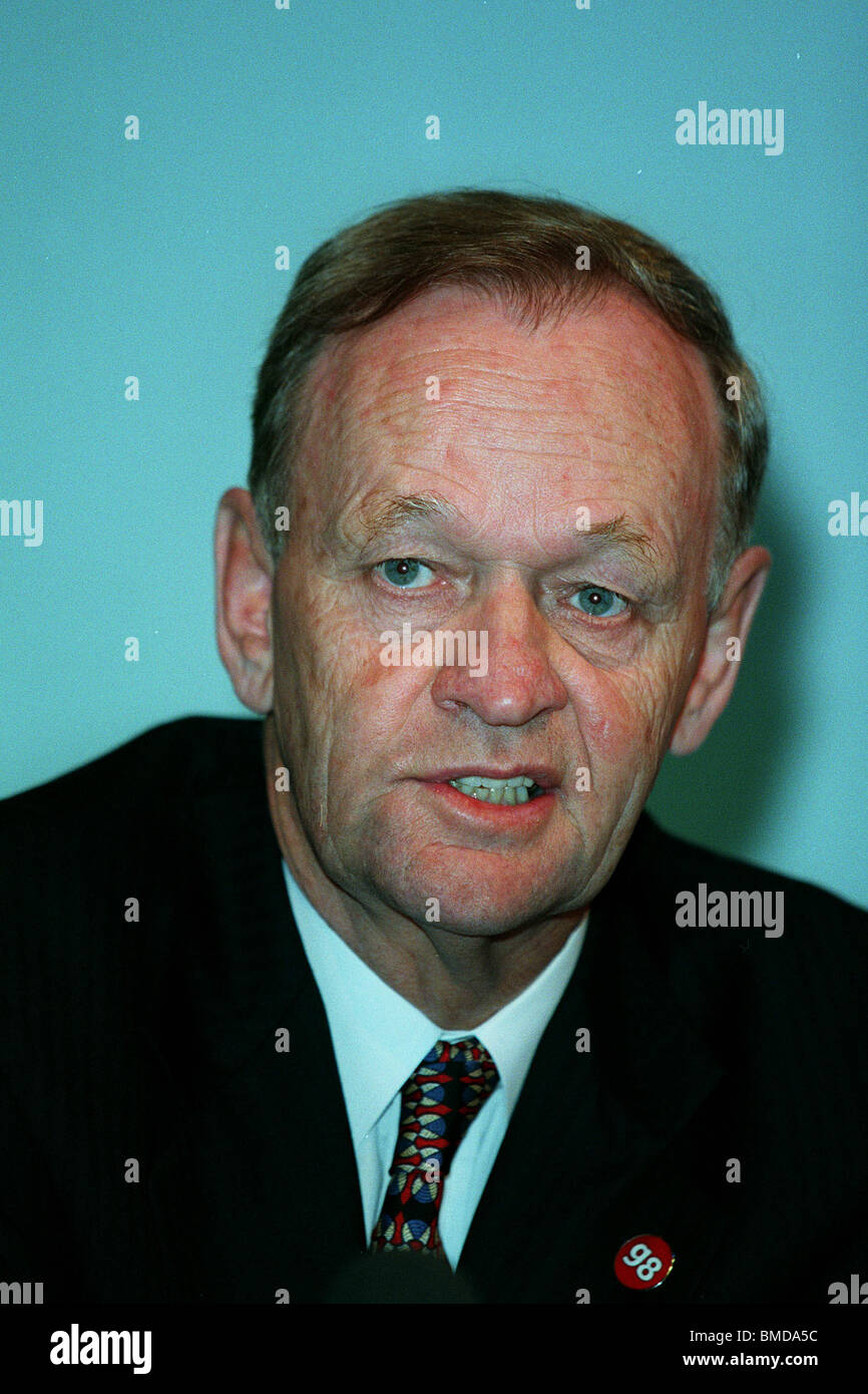 JEAN CHRETIEN PRIME MINISTER OF CANADA 20 May 1998 Stock Photo - Alamy