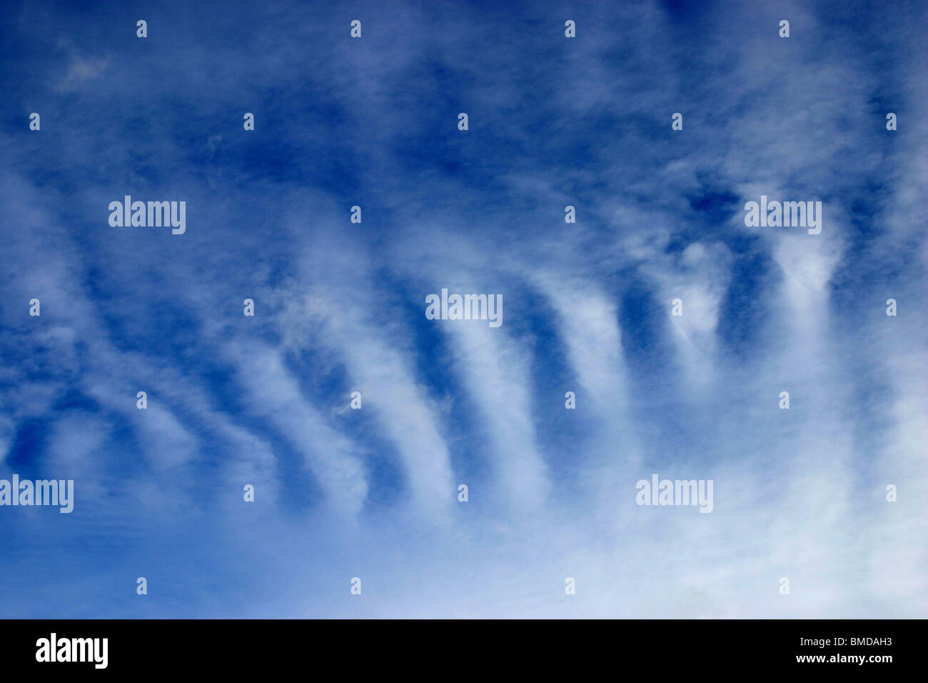 Wispy cloud pattern hi-res stock photography and images - Alamy