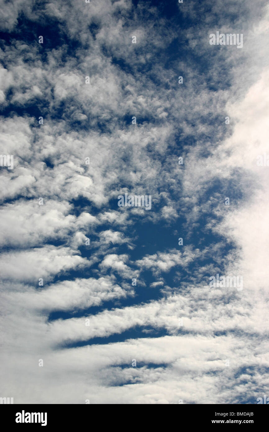 Wispy cloud pattern hi-res stock photography and images - Alamy