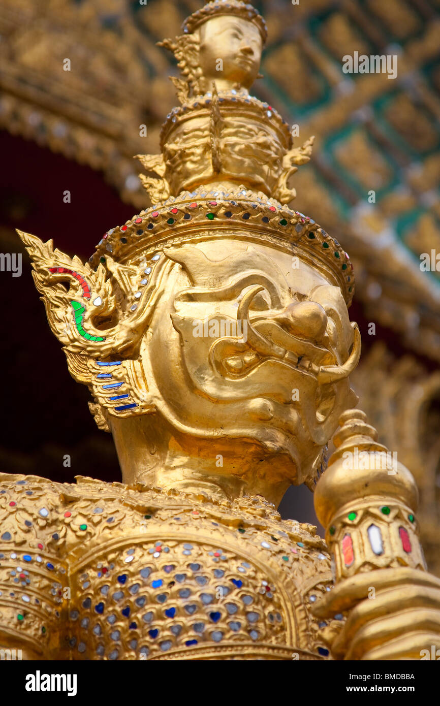 Grand palace guard statue hi-res stock photography and images - Alamy