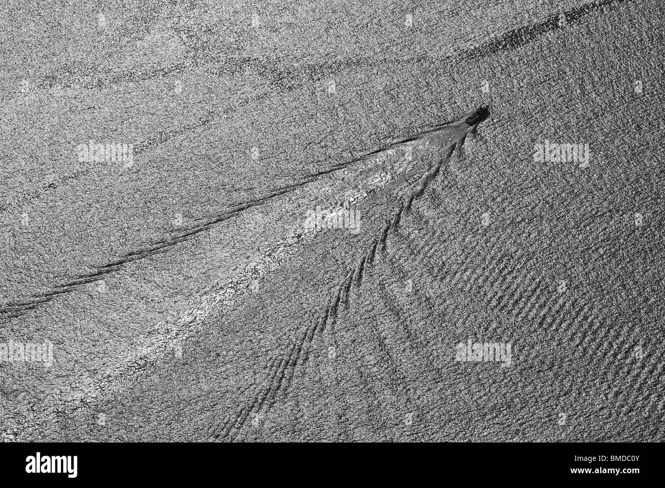 Kelvin wake pattern hi-res stock photography and images - Alamy