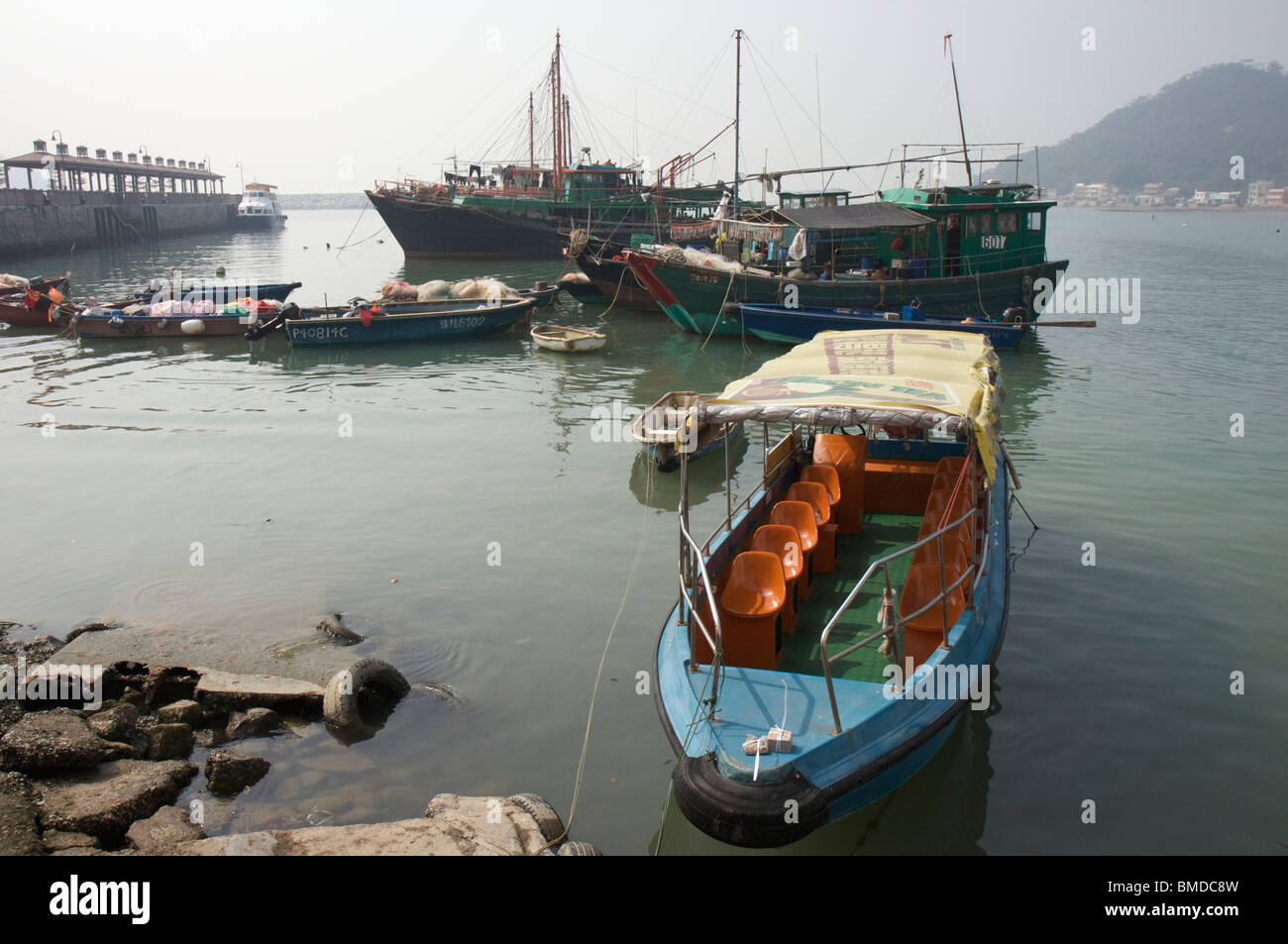 Tai o lantau island fishing village boats boat hi-res stock photography ...