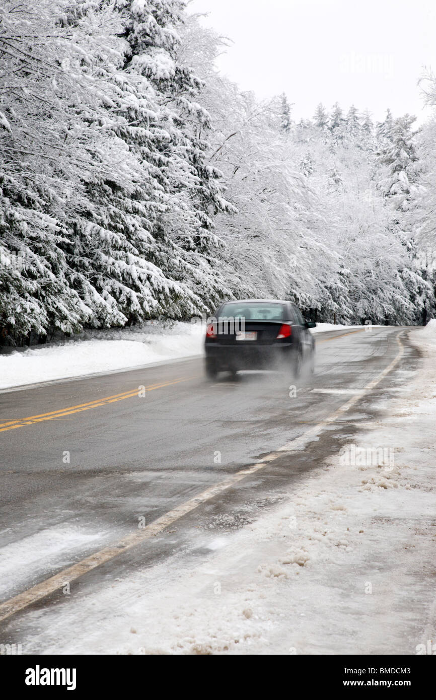Cars snow highway northeast hi-res stock photography and images - Alamy