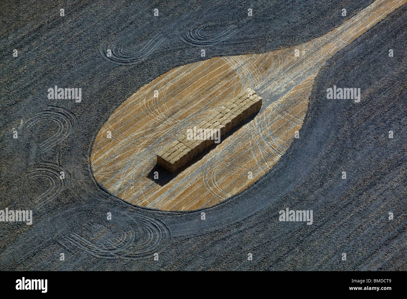 Hay bale from above hi-res stock photography and images - Alamy