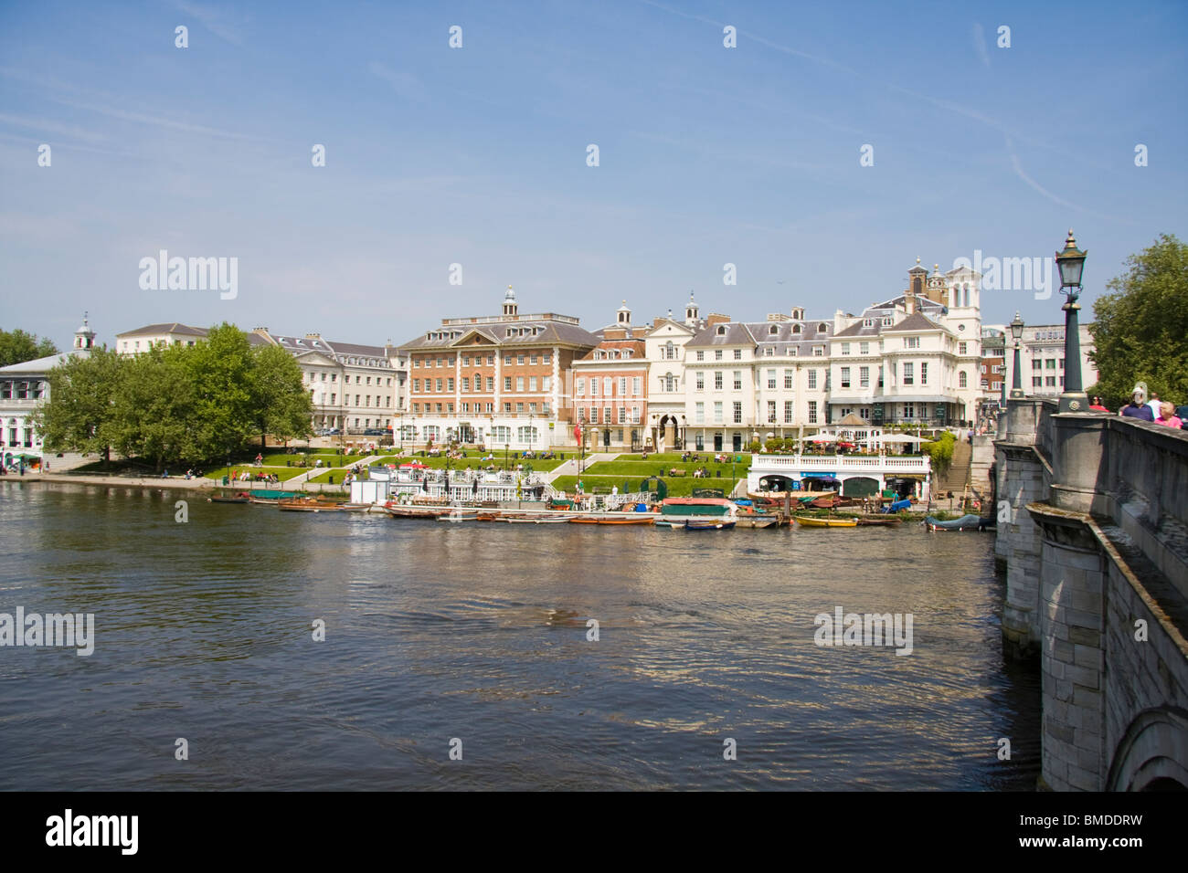 Riverside, Richmond Bridge, Richmond Upon Thames London England Stock ...