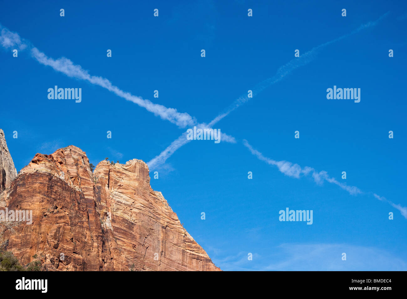 X Contrails High Resolution Stock Photography and Images - Alamy