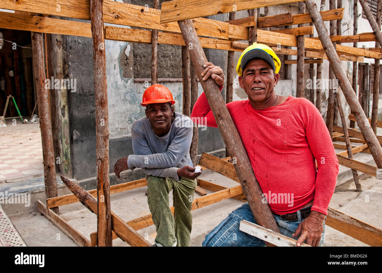 Construction men in Santa Clara Cuba Stock Photo - Alamy
