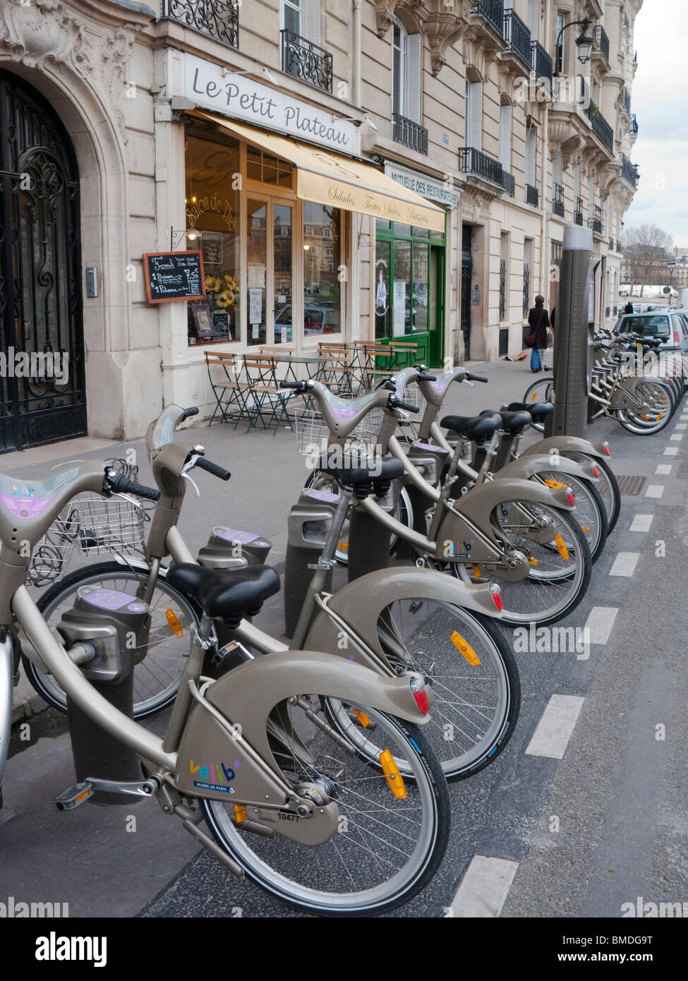 Hire a bike paris hi-res stock photography and images - Alamy