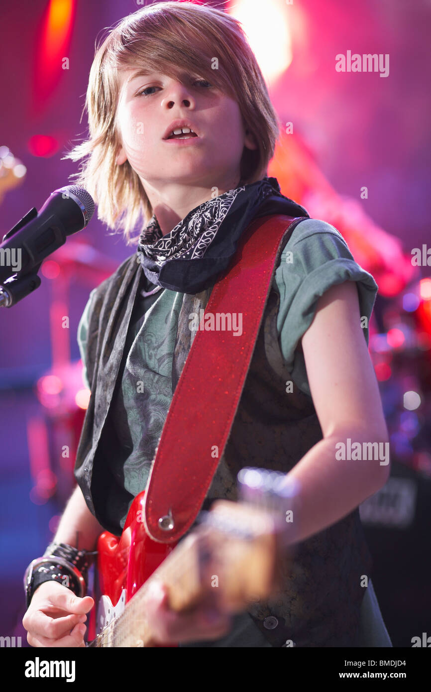 Solo tween boy hi-res stock photography and images - Alamy