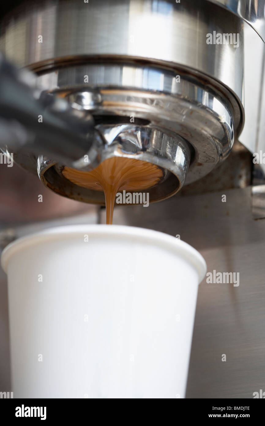 Drinks machine cup hi-res stock photography and images - Alamy