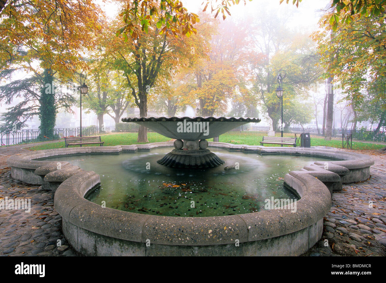 Mist fountain hi-res stock photography and images - Alamy