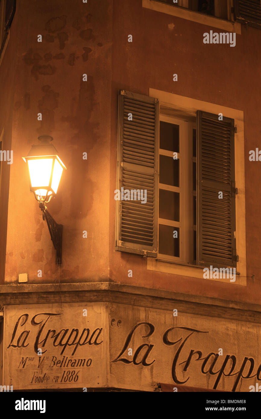 City streetlight hi-res stock photography and images - Alamy