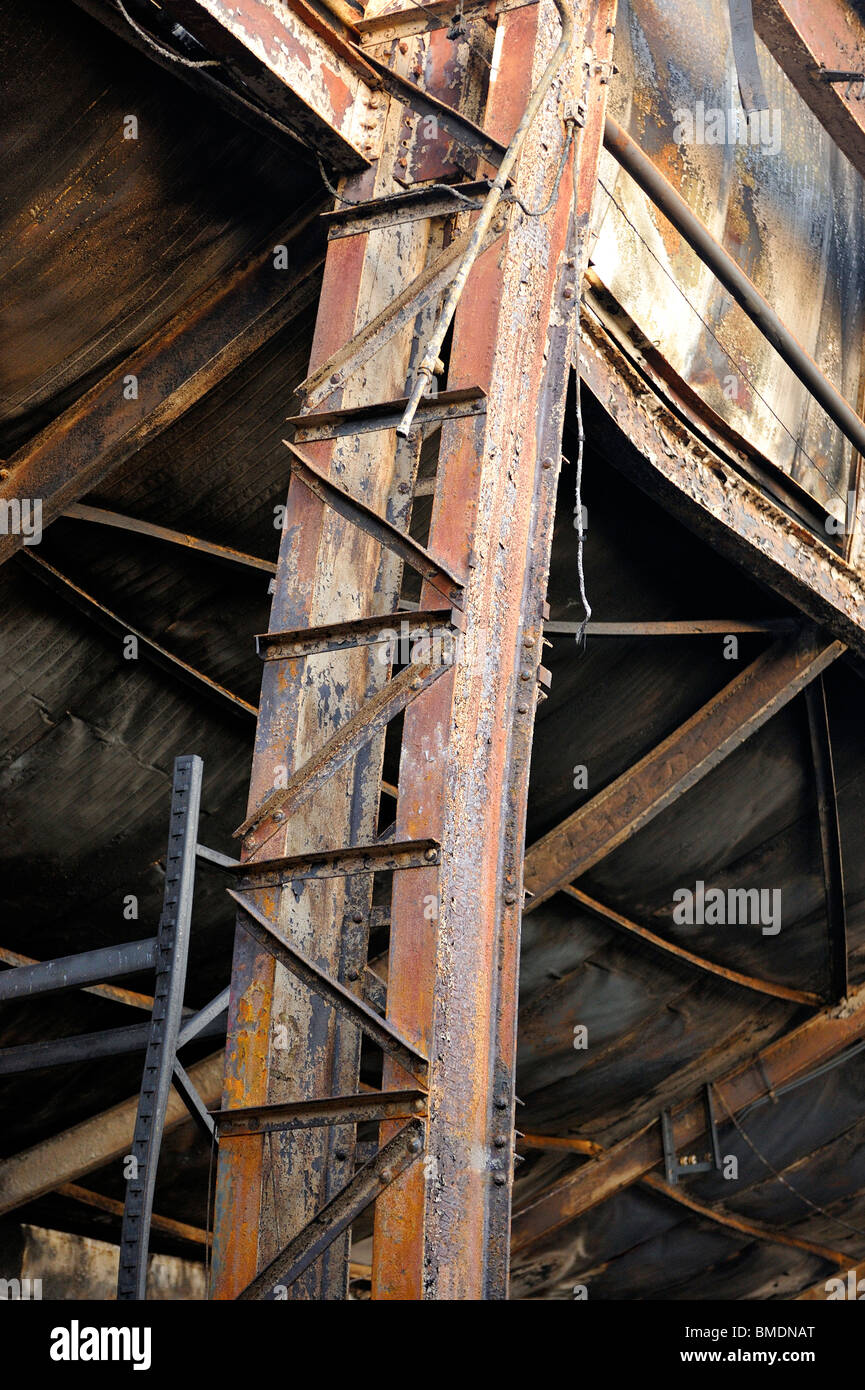 Twisted steel girder from heat of factory fire Stock Photo - Alamy