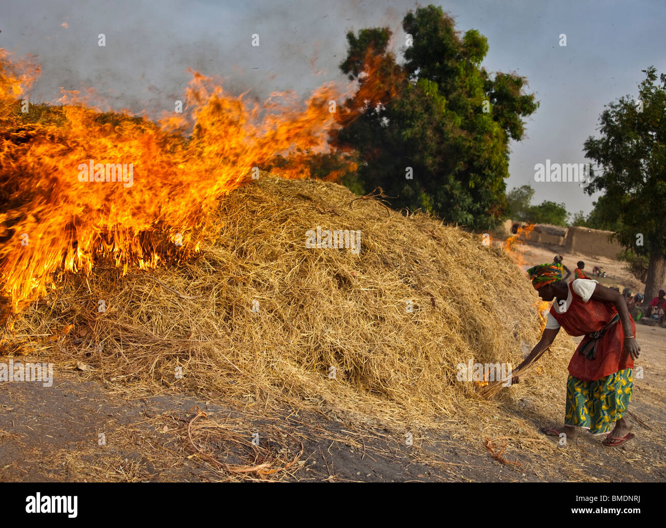 Mali pottery hi-res stock photography and images - Alamy