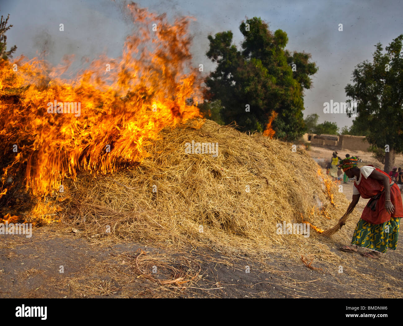 Mali pottery hi-res stock photography and images - Alamy