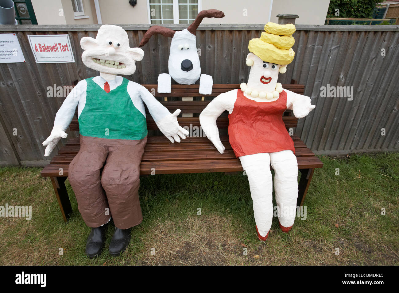 A Bakewell Tart - Wallace sat on bench with Piella Bakewell and Gromit ...