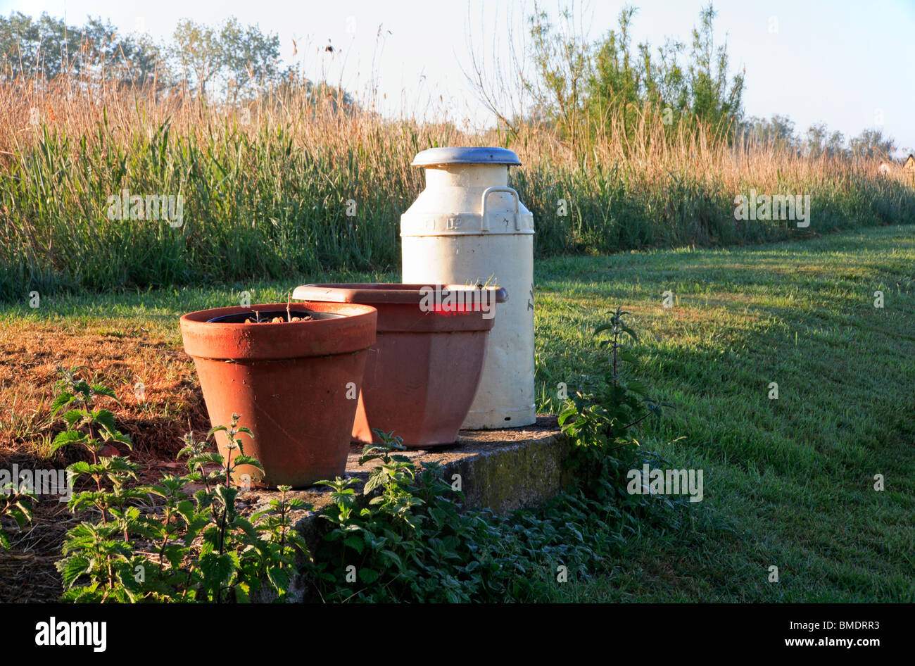 Two large pots hi-res stock photography and images - Alamy