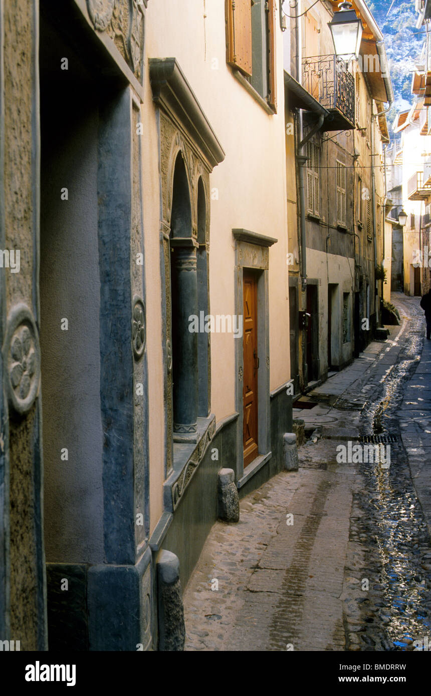 Medieval architecture street hi-res stock photography and images - Alamy