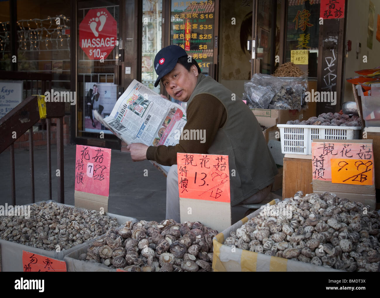 Newspaper Stall High Resolution Stock Photography and Images - Alamy