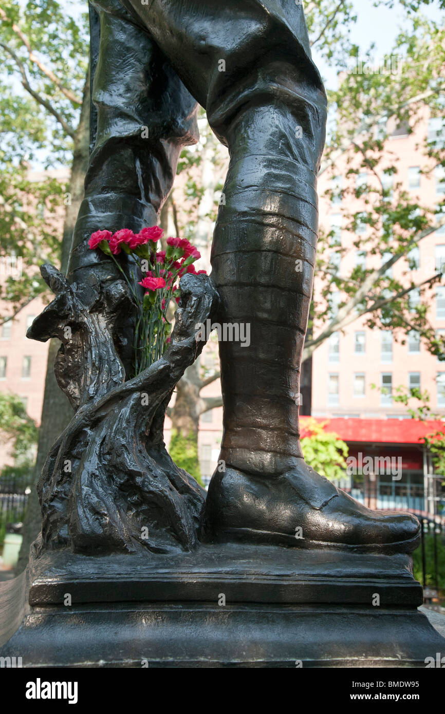 Memorial soldier doughboy statue hi-res stock photography and images - Alamy