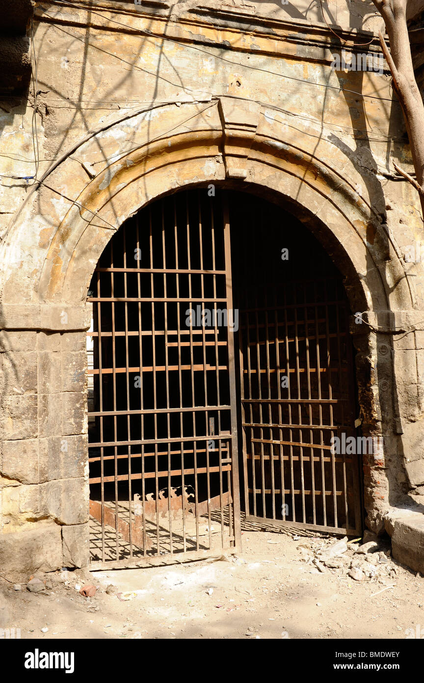 Mosque gates hi-res stock photography and images - Alamy