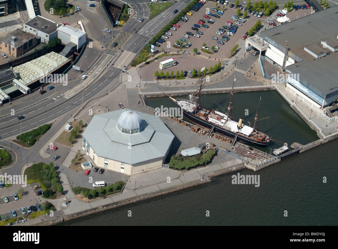discovery point dundee Stock Photo - Alamy