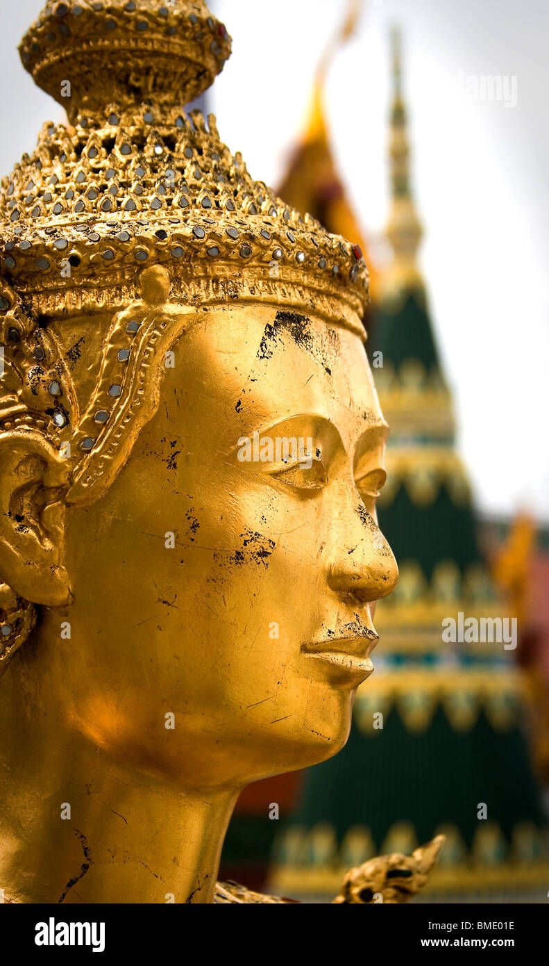 Gold statue thailand hi-res stock photography and images - Alamy